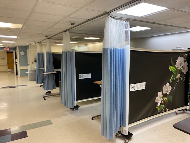 Portable Clinic Walls for Healthcare Privacy | Rolascreen